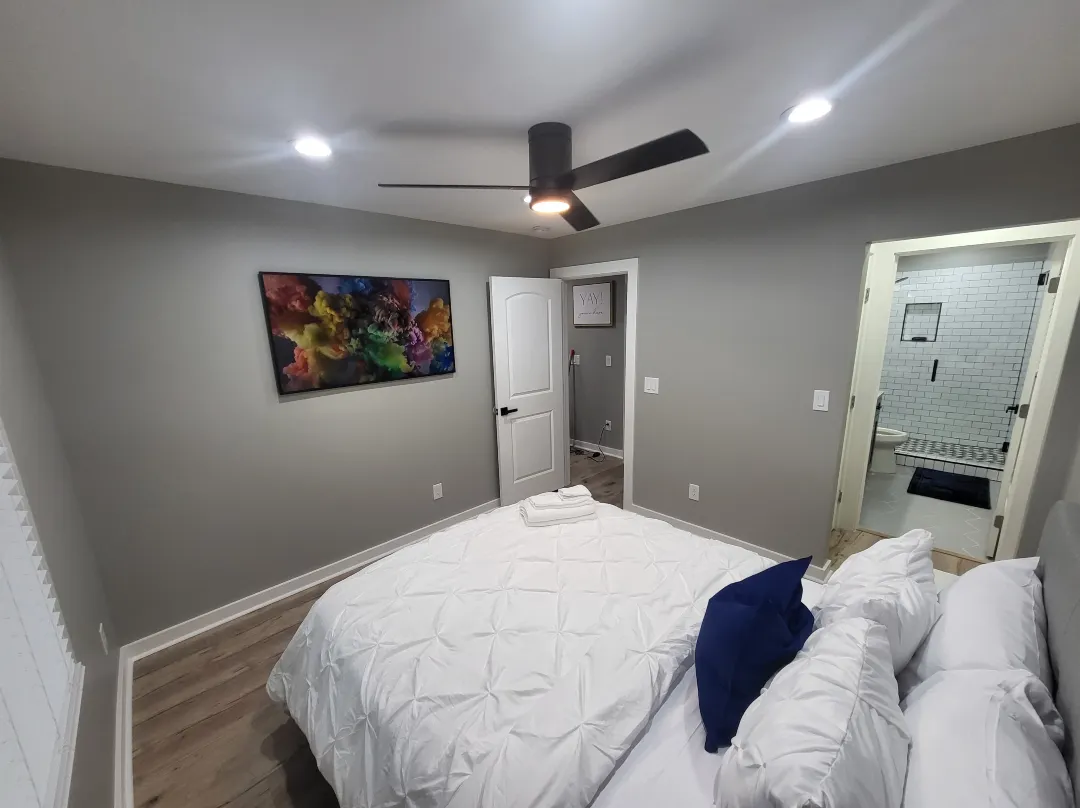 Modern Kitchen And Smart Tvs - Charming Retreat - Atlanta, GA