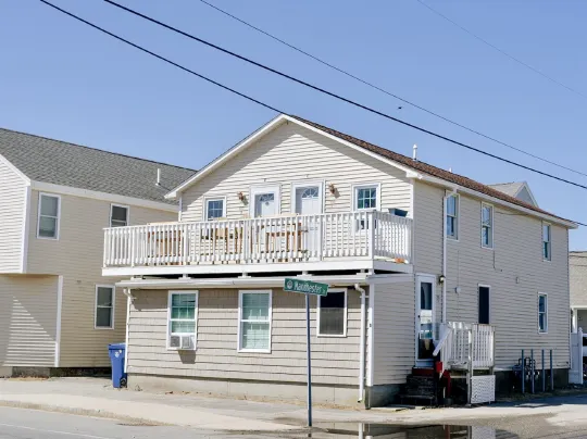 Stunning Seaside Retreat - Balcony, Pool, Casinos, Wifi - Seabrook, NH