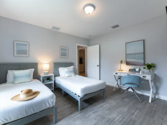 Modern Romantic Tropical Poolside Retreat! - Palm Beach, FL