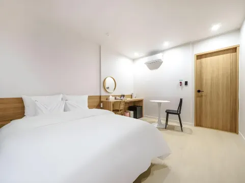 Dongbaek Hotel Okpo - Geoje