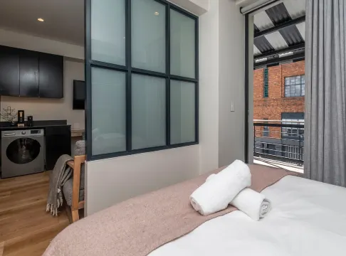 Charming One Bed On Loop Street, Roof Top Views - Le Cap