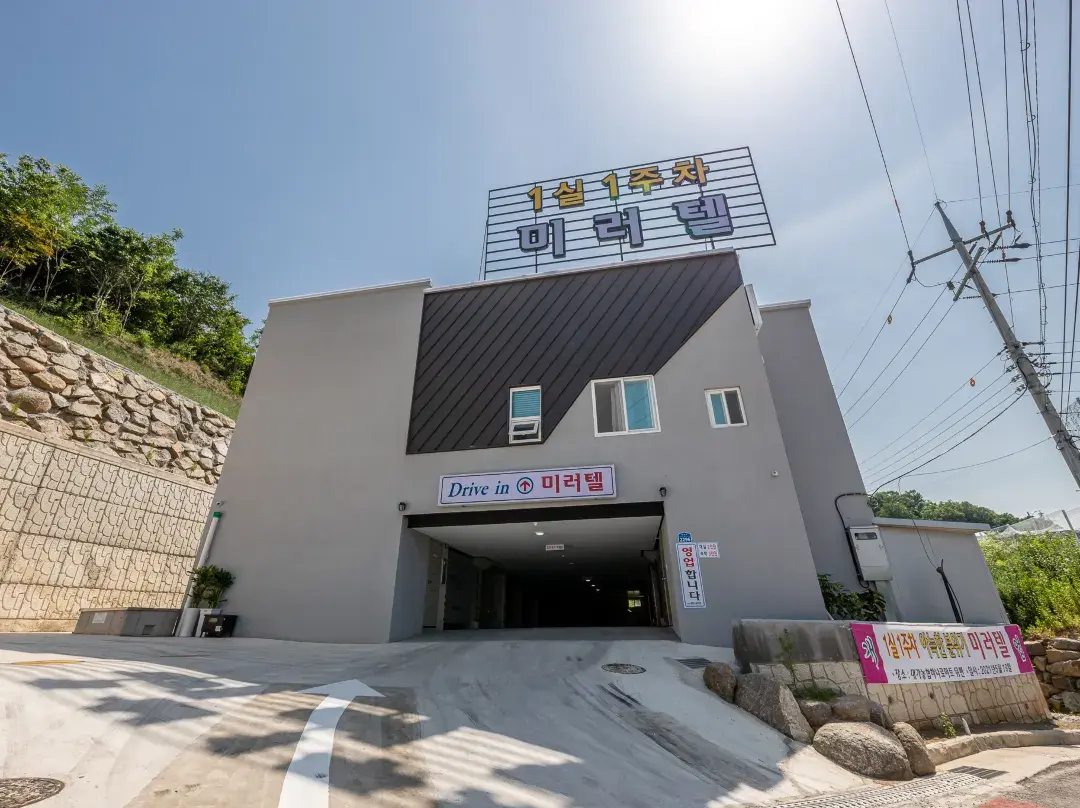 Seongju Mirrortel - Jinju-si