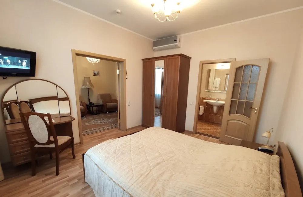 Derzhavnaya Hotel - 