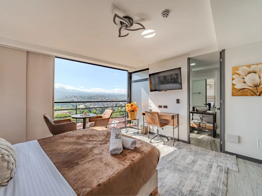 Epic Suites X Ahead - Pereira
