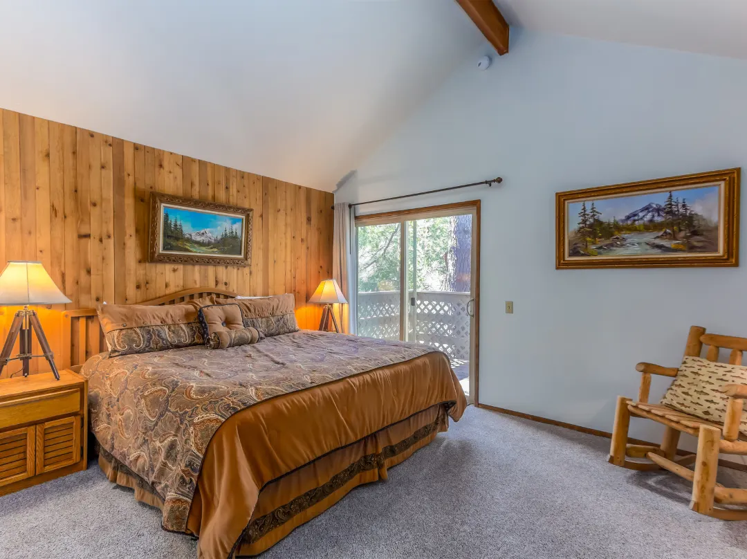 Private Hot Tub And Cozy Wood Fireplace - Charming Sunriver Cabin - Oregon