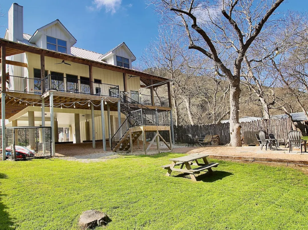 Private Access And Luxurious Amenities - Stunning Riverfront Retreat - New Braunfels