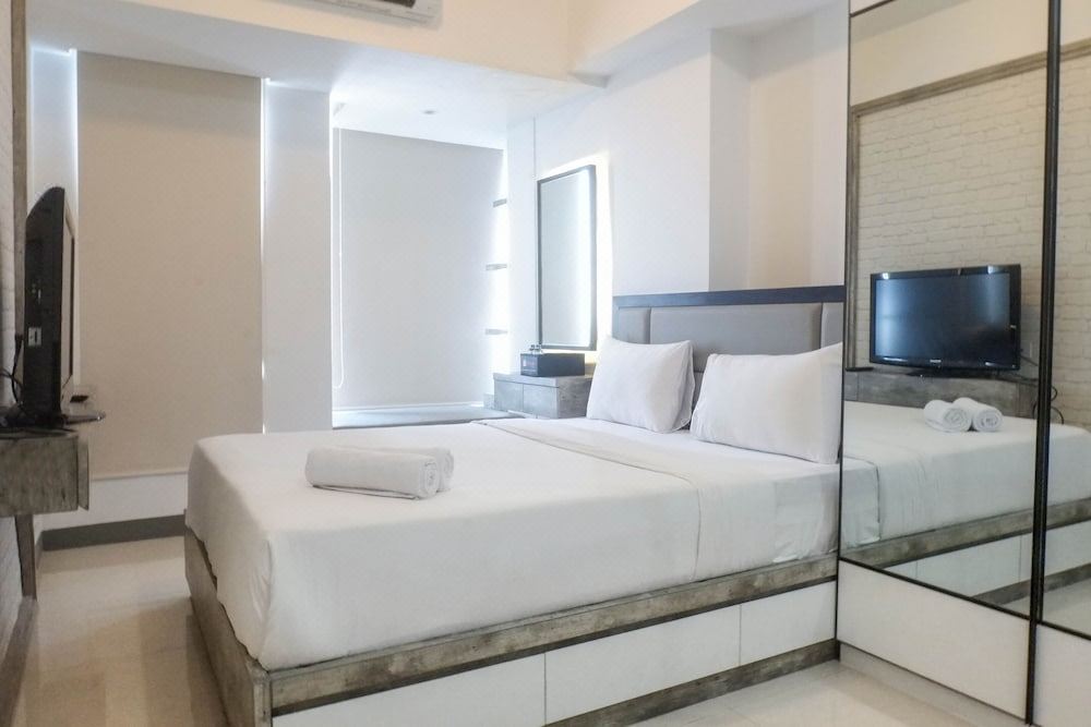 Modern Luxurious Studio Room At Anderson Supermall Mansion Apartment - Surabaya