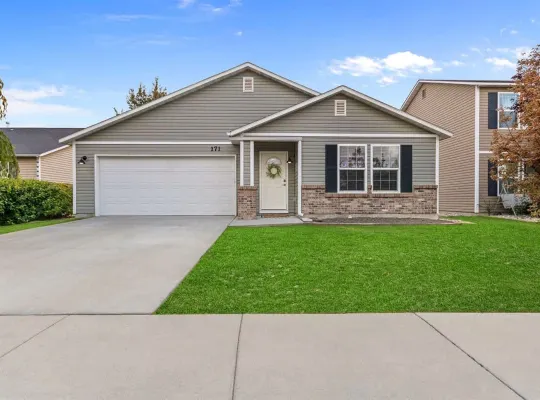 Stylish Interiors And Natural Light - Cozy Coastal Escape - Meridian, ID