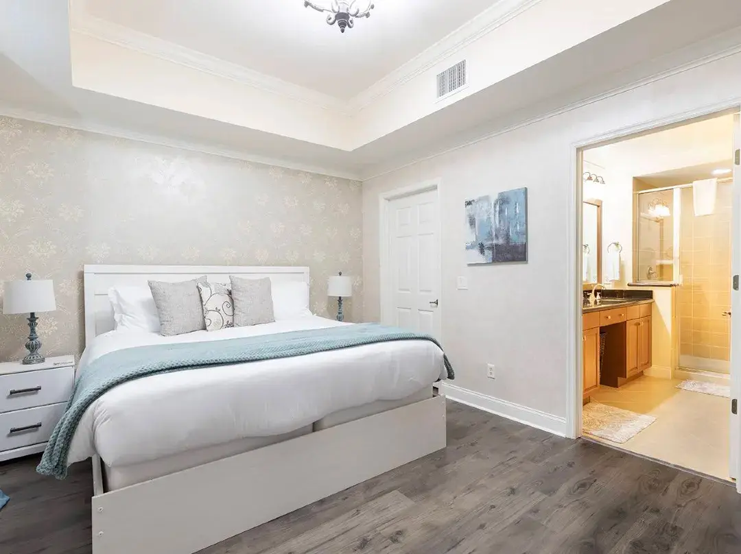 Spacious Balcony And Modern Kitchen - Stylish Oasis Retreat - Davenport, FL