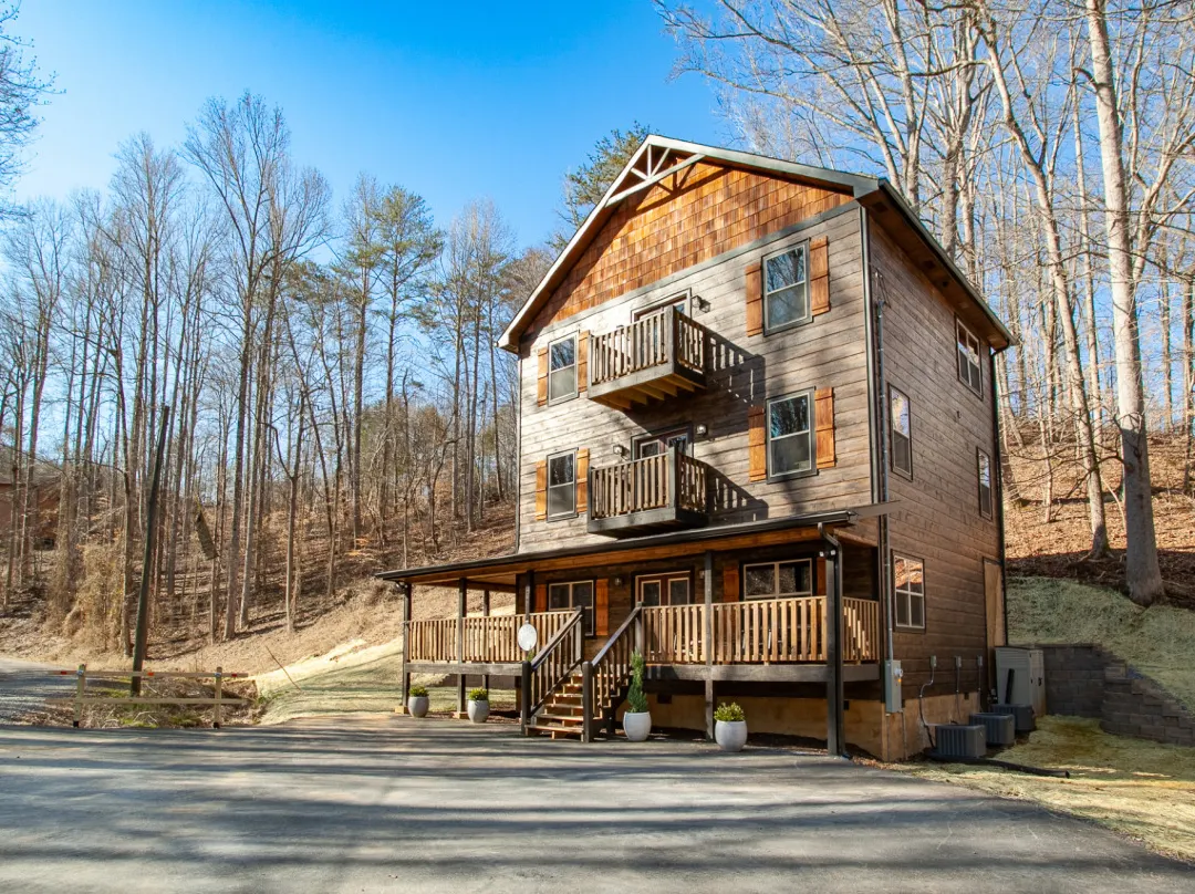 Private Hot Tub, Game Room, Fire Pit - Stunning Mountain Haven - Townsend, TN