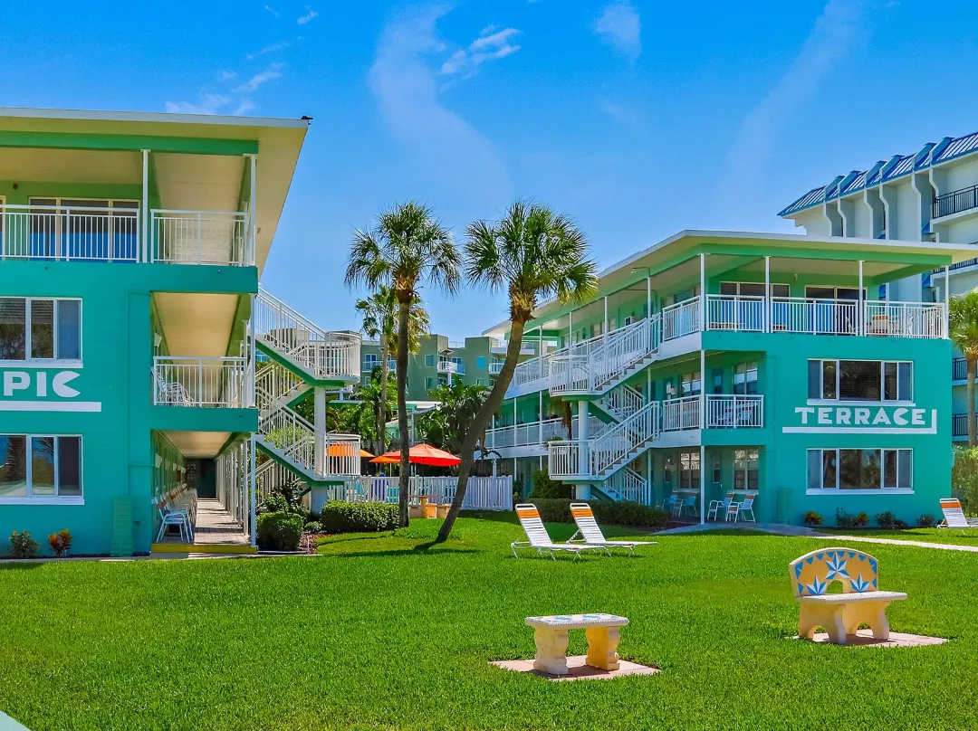 Stunning Gulf Views And Beach Access - Charming Beachfront Haven - Treasure Island, FL