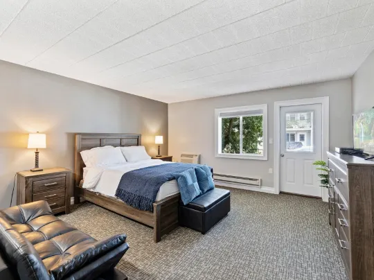 Spacious Kitchen And Private Porch Oasis - Inviting Chic Retreat - Westchester County, NY