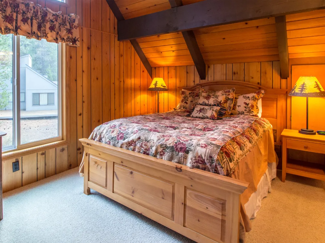 Private Hot Tub And Scenic Deck Escape - Cozy Cabin Oasis - Oregon