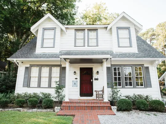 Spacious Retreat With Cozy Living Area - Stylish Tranquil Escape - Montgomery, AL