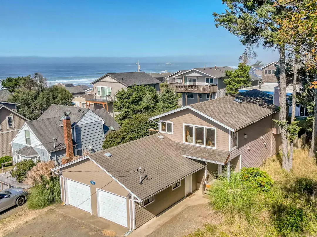 Ocean View Deck And Hot Tub - Charming Coastal Escape - Lincoln City, OR