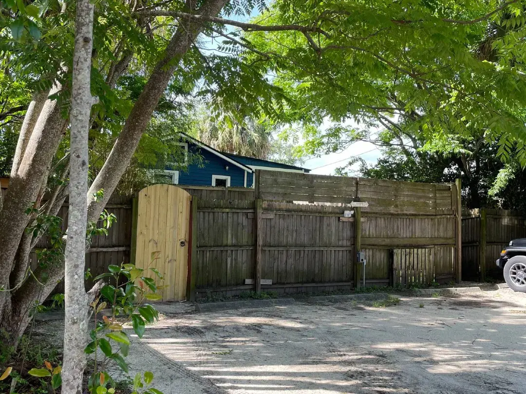 Spacious Eat-in Kitchen And Convenience Amenities - Charming Historic Retreat - St. Augustine, FL