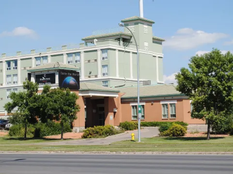 West Harvest Inn - Regina