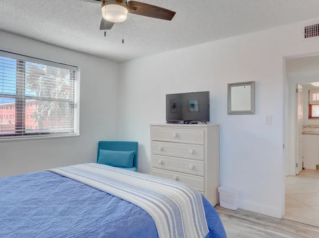 Pool View Paradise - Telephone, Spa, Parking, Wifi, Grill - Saint Pete Beach, FL