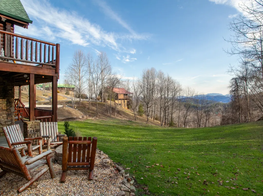 Hot Tub Theater Arcade And Spacious Deck - Idyllic Serenity Retreat - Pigeon Forge