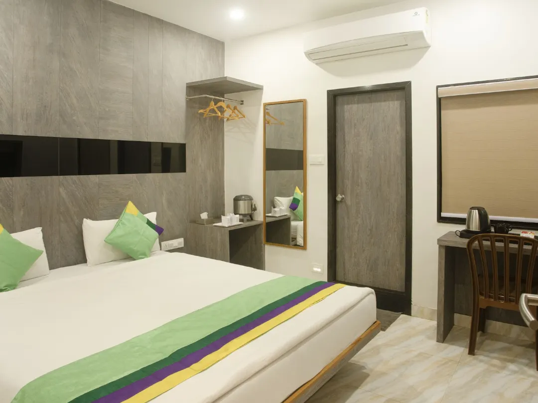 Treebo Urban, 1 Km From Railway Station - Surat
