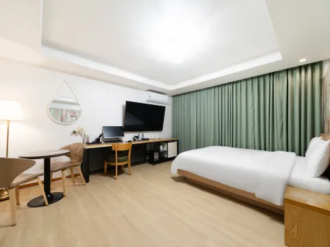 Gangneung Crystal Motel - 江陵