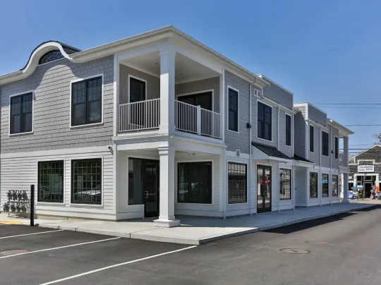 Chef's Kitchen And Rooftop Terrace - Elegant Coastal Retreat - Harwich, MA