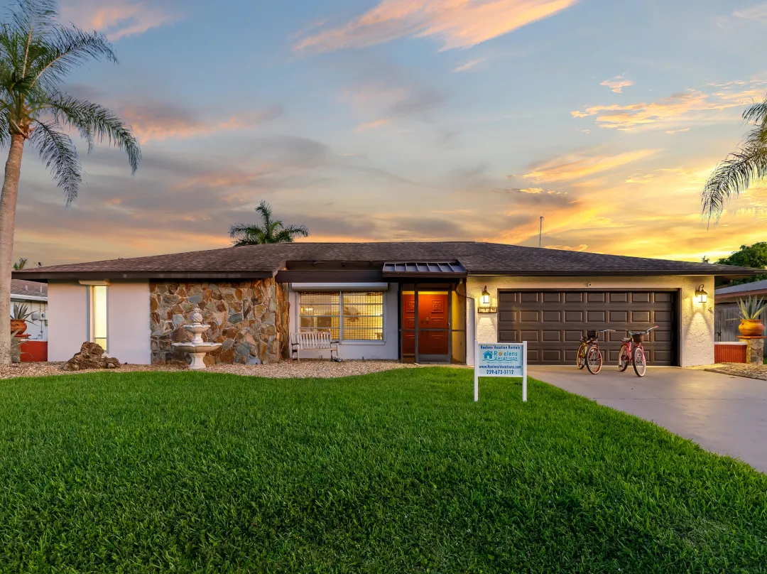 Direct Gulf Access And Heated Pool - Stylish Waterfront Retreat - Cape Coral, FL