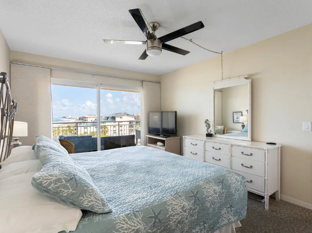Gulfview Balcony And Spacious Living Area - Stunning Beach Haven - Madeira Beach, FL