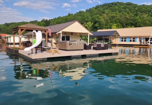 Take A Look About Norris Lake Floating Houses