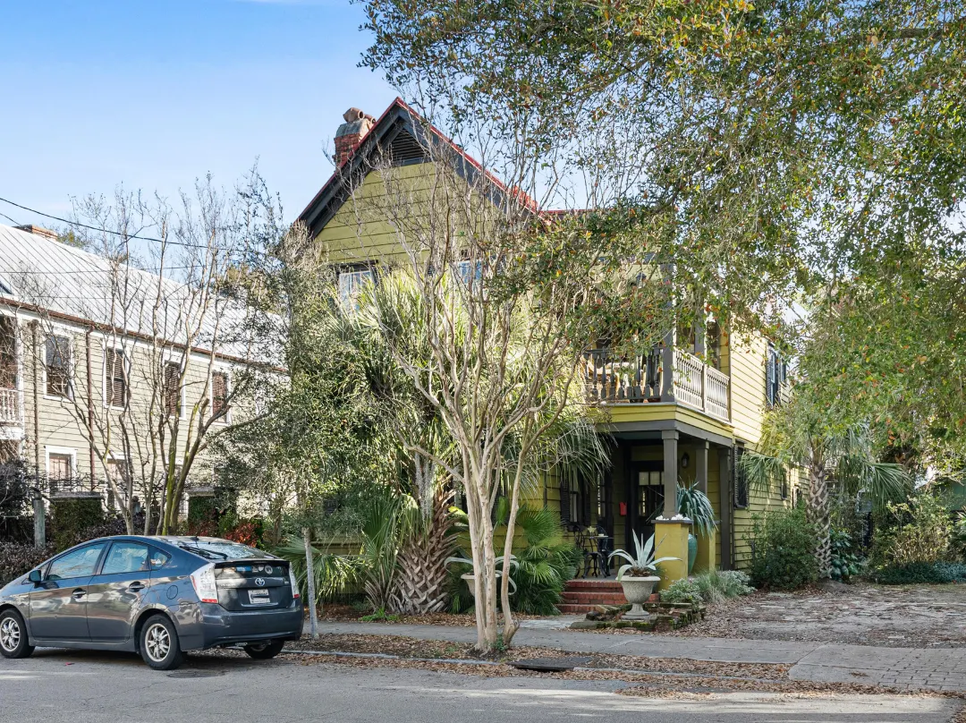 Charming Historic Home With Art And Off-street Parking - Cozy Retreat - Charleston, SC