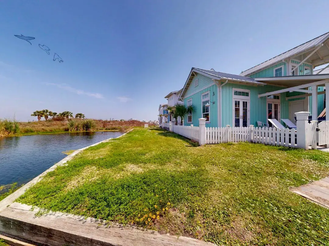 Shared Resort Style Pools, Boardwalk To The Beach, Pet Friendly - Corpus Christi, TX