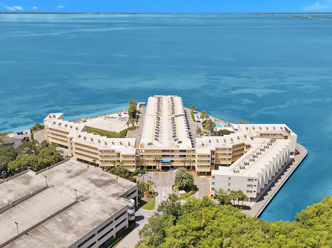 Breathtaking Views And Relaxing Heated Pool - Stunning Waterfront Escape - Tampa, FL