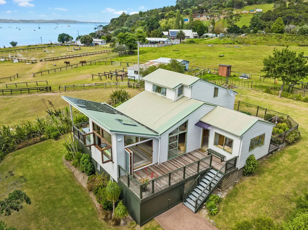 Tikirau Bay Views - Waiheke Island