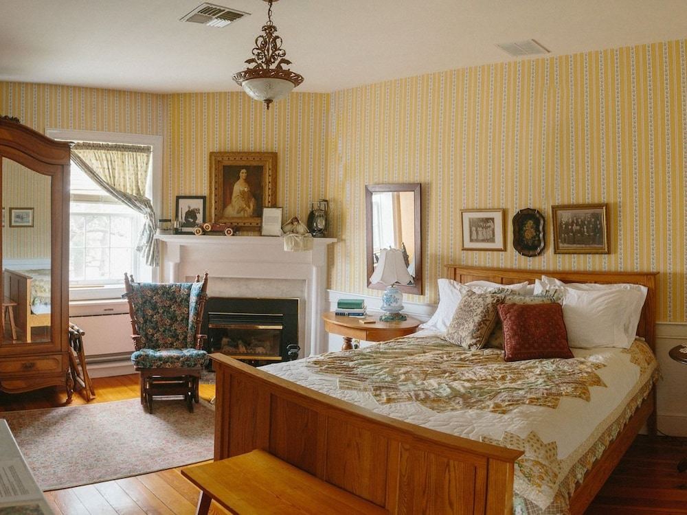 Cave Hill Farm Bed & Breakfast - Shenandoah, VA