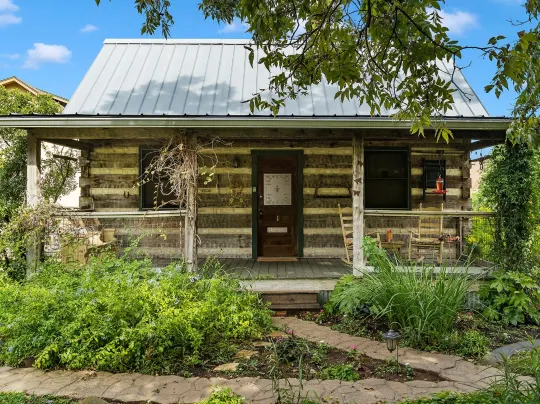 Cozy Cabin With Whirlpool Tub And Front Porch - Charming Rustic Retreat - Fredericksburg, TX