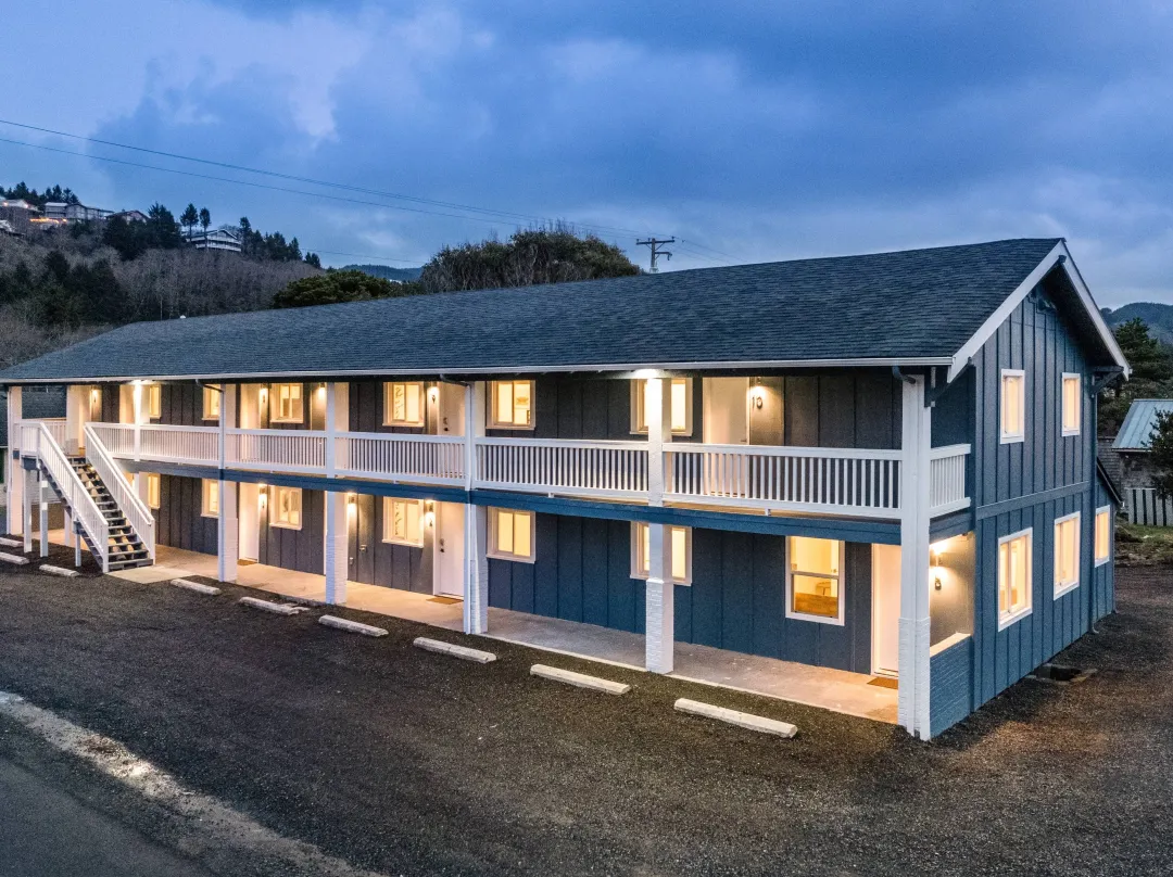 Beachfront Access And Kitchenette - Stylish Coastal Haven - Rockaway Beach, OR