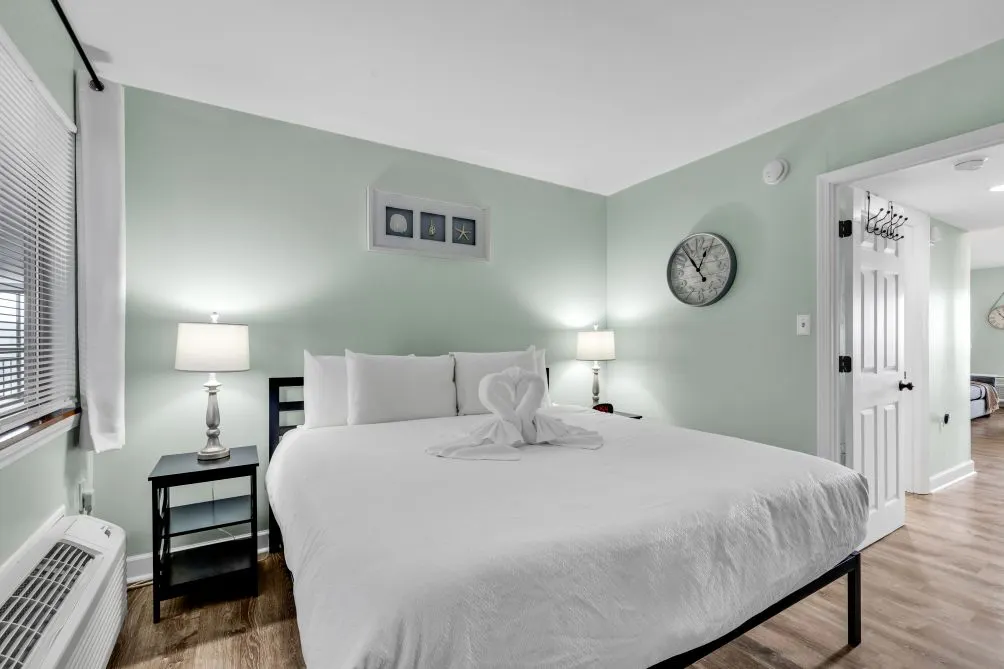 Spacious Living Area And Stunning Beach Views - Cozy Coastal Retreat - Surfside Beach, SC