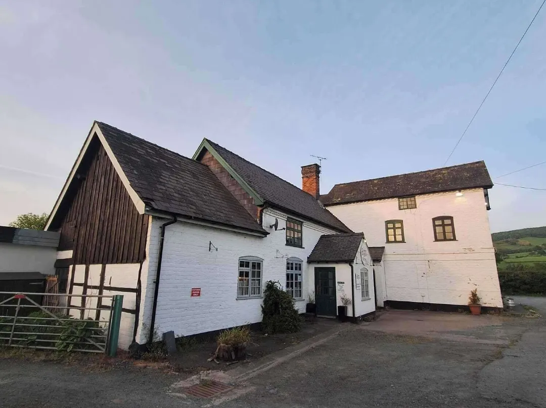 Green Dragon And Kitchen Pod - Sleeps 2 & Parking - Welshpool