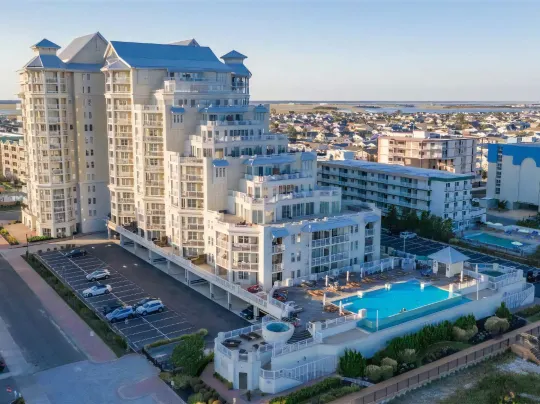 Infinity-edge Pool And Ocean Views - Beautifully Decorated Haven - Wildwood Crest, NJ