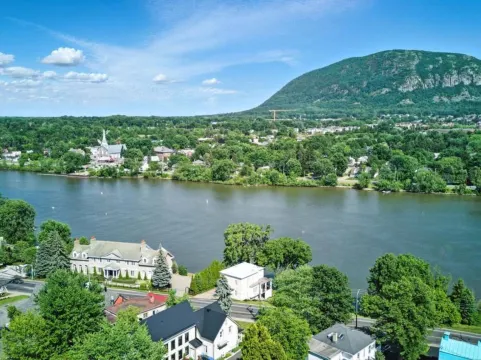 Manoir De Luxe Spa Vue Mont-saint-hilaire Beloeil - Beloeil