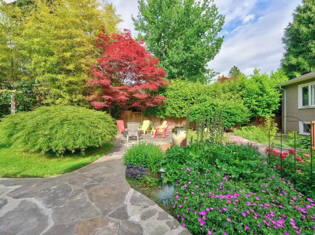 Tranquil Garden Level Retreat Near Ubc & Airport - Vancouver Island