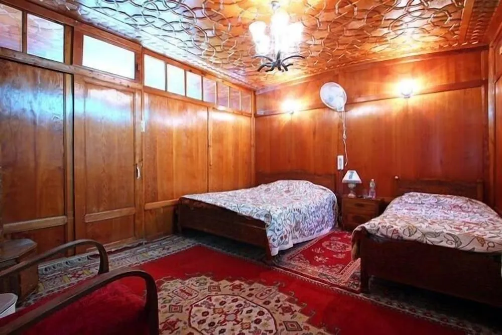 Houseboat Lily Of Nageen - Srinagar