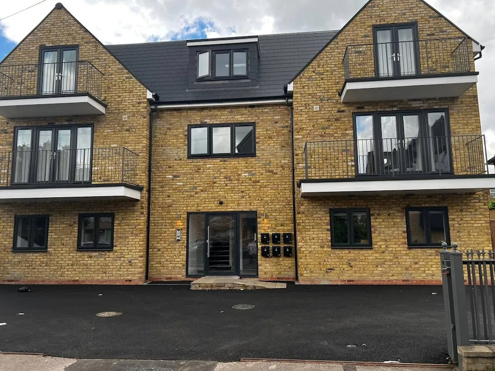 Skyvillion -Vineyard Court- Enfield 1bed W/balcony - Enfield, UK