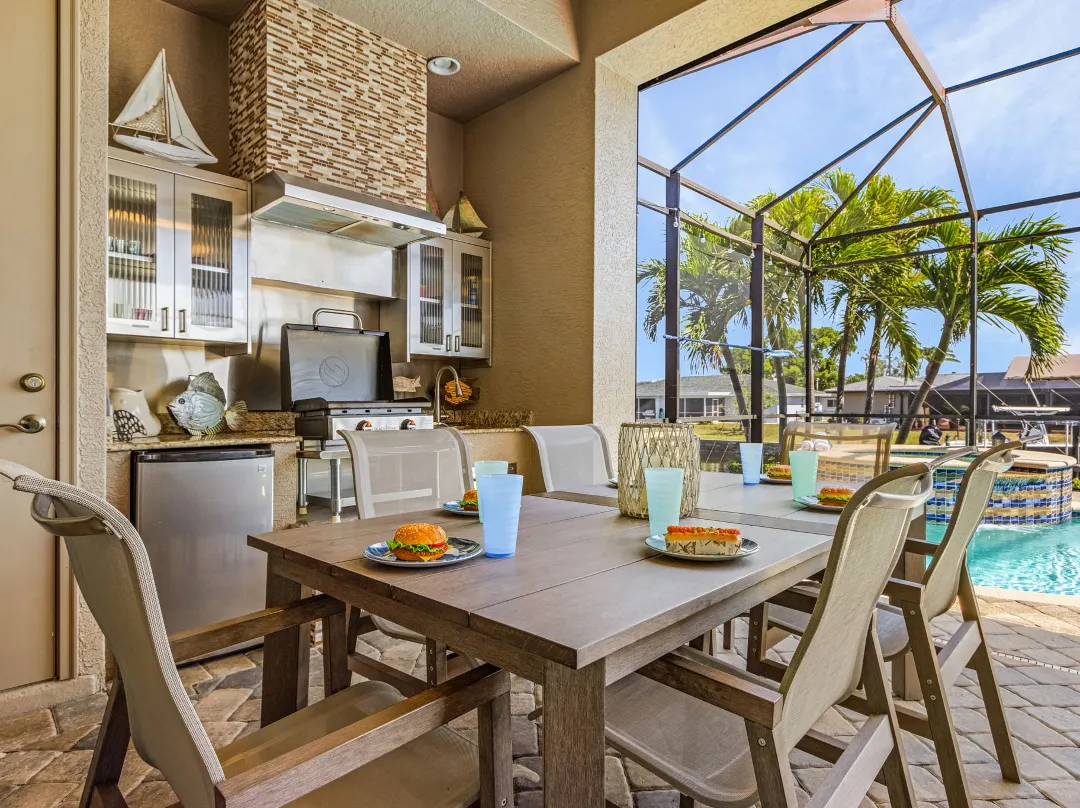 Spectacular Salt Water Canal And Heated Pool - Majestic Oasis - Fort Myers, FL