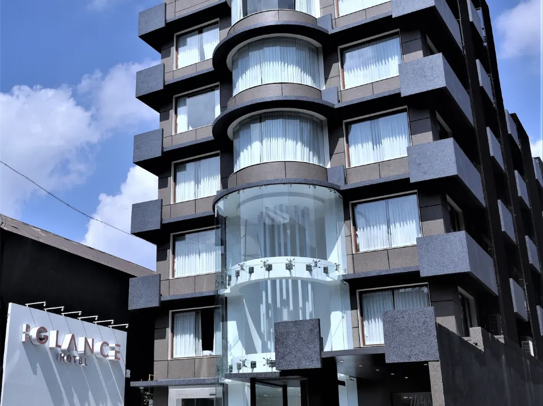 De Glance Hotel - Surat