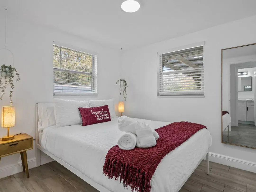 Shared Outdoor Amenities And Fully Equipped Kitchen - Cozy Retreat - Plant City, FL