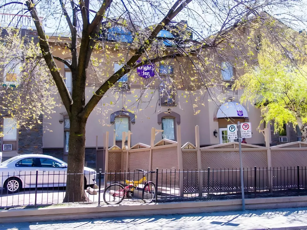 Pembroke Inn - Toronto