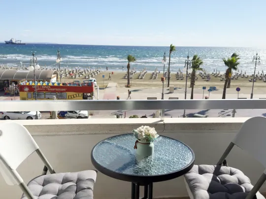 Kolonaki Seaview 1bdr Finikoudes - Larnaca