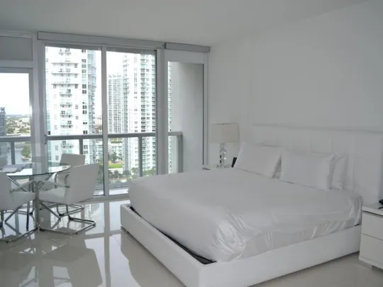 Gourmet Kitchen And Spacious Balconies - Luxurious Iconic Retreat - Key Biscayne, FL