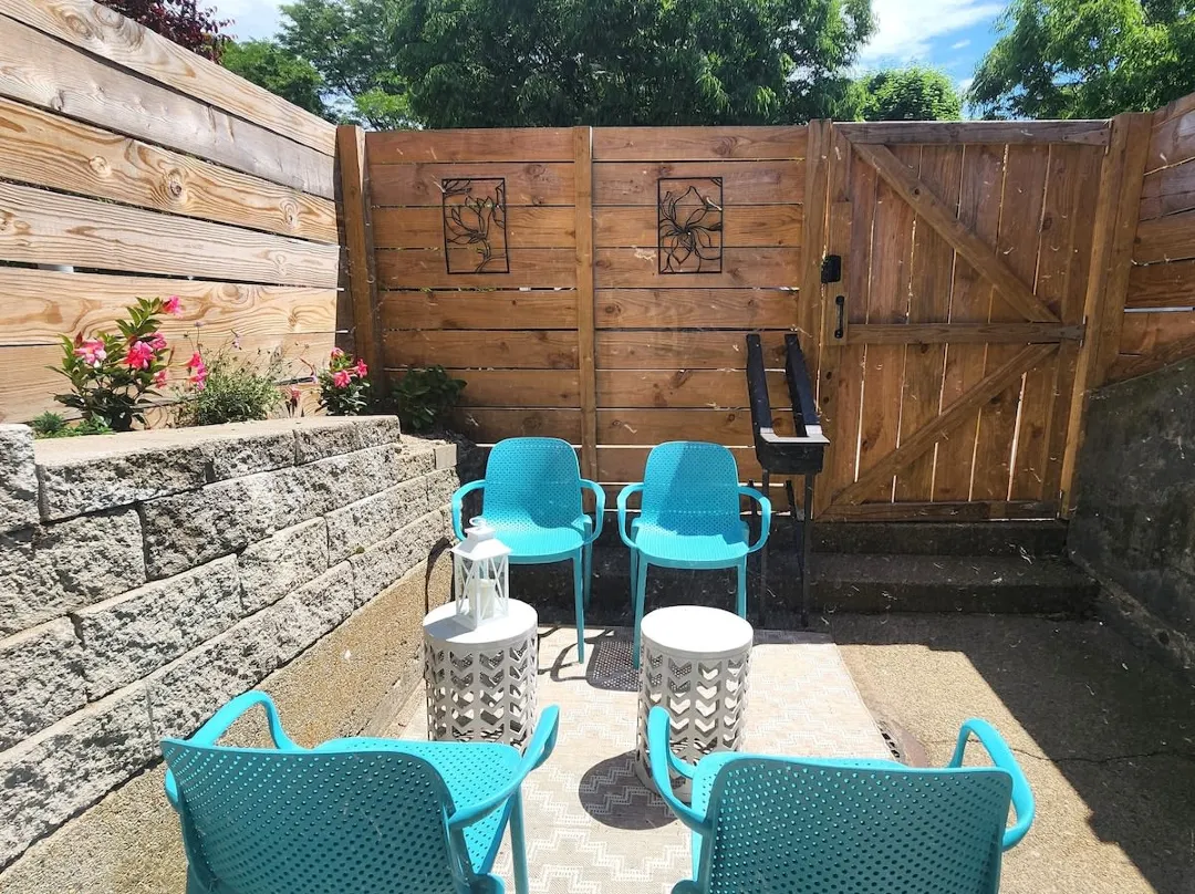 Cozy Patio And Spacious Living Area - Charming College Hill Haven - Providence, RI